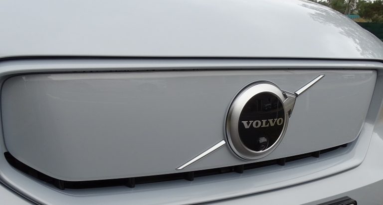 Ajustare discretă de logo, la Volvo